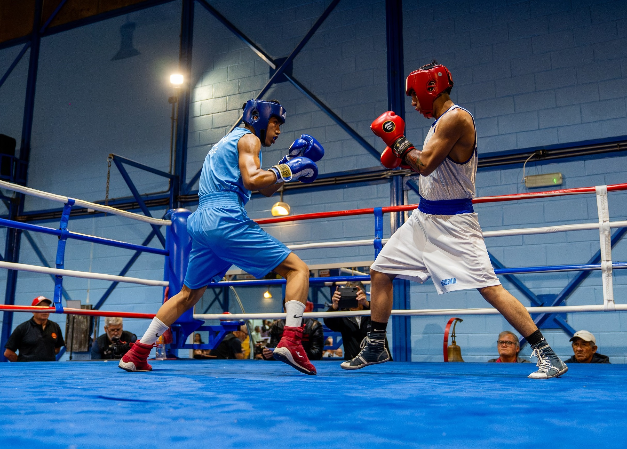 Exponentes del boxeo local y de otras regiones compiten en Estadio ...